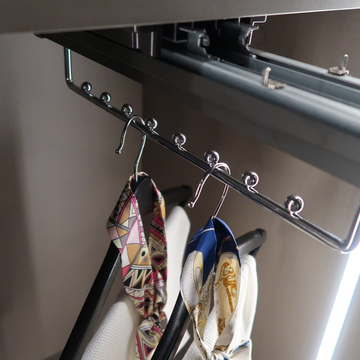 PULL-OUT HANGING CLOTHES RACK TOP MOUNTED LATERAL PULL RACK – Koncept ...